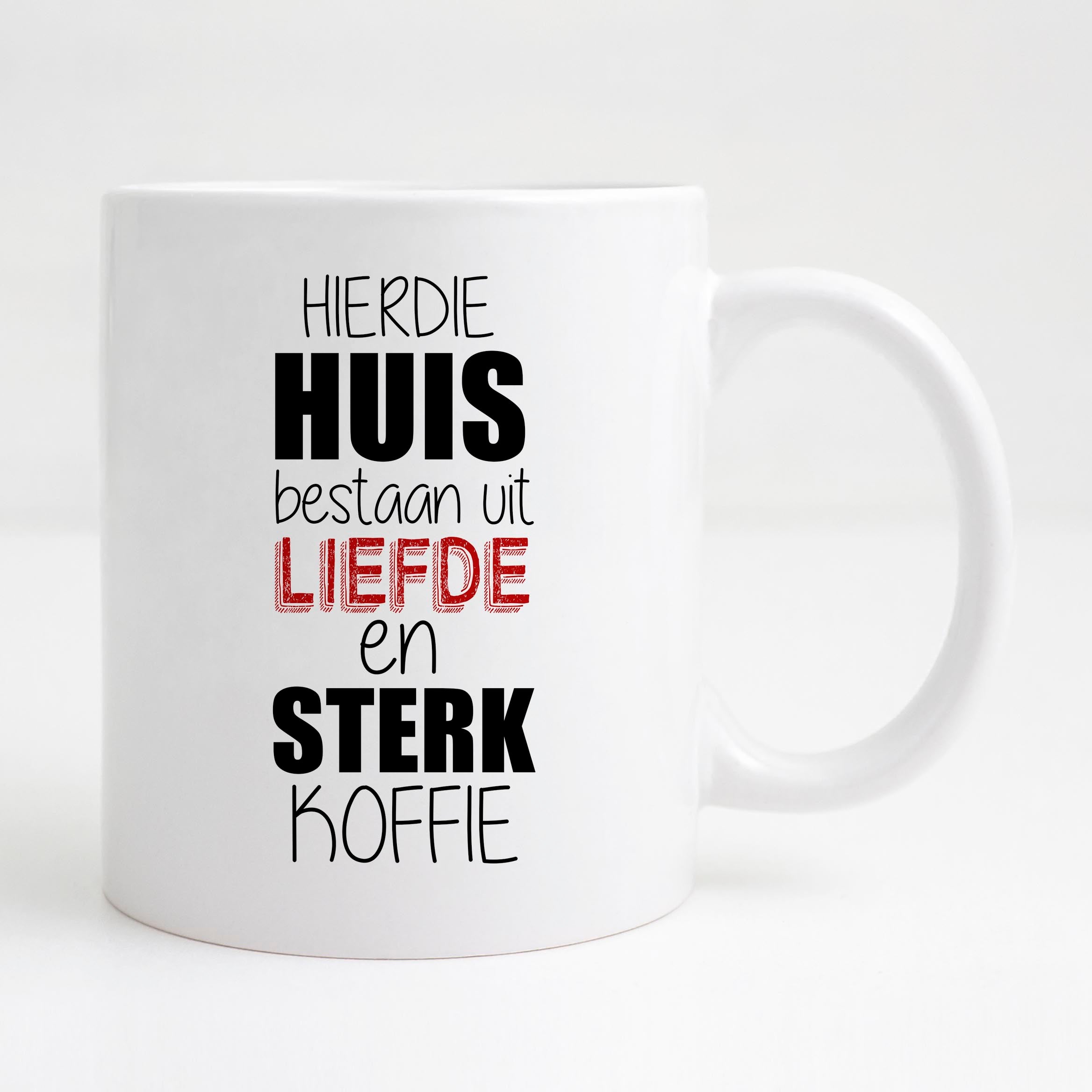 Hierdie huis bestaan uit liefde en sterk Koffie Mug – Canvas & More